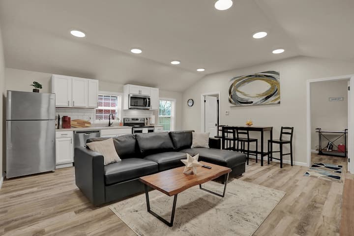 Trendy~pet Friendly~fenced Yard~washer/dryer~wifi - Memphis, TN