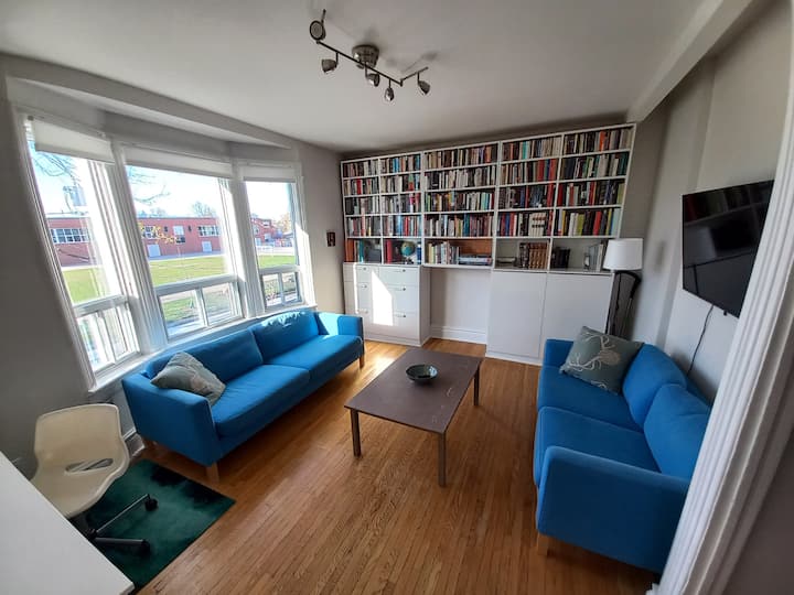 Bright 3 Bedroom Suite Close To Lots Of Amenities - Toronto