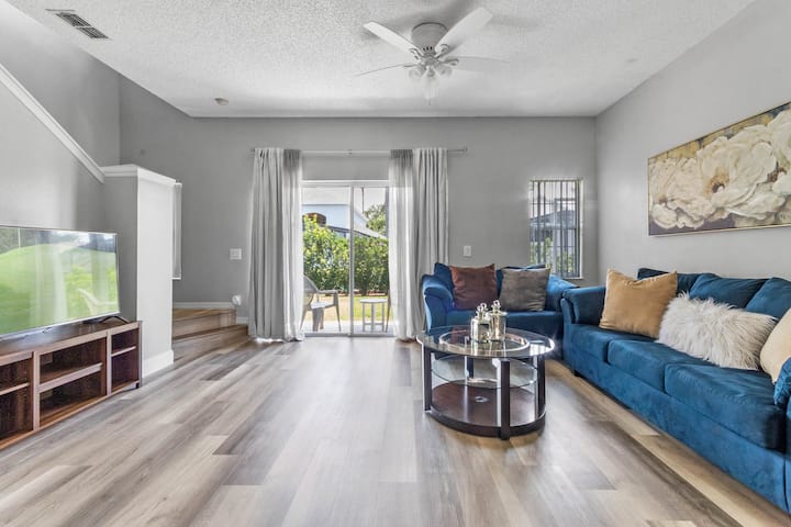 Remodeled Townhome W/resort Amenities Near Disney - Kissimmee, FL