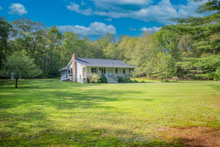 Beautiful 2 Bedroom Cabin With Hot Tub - Kerhonkson, NY