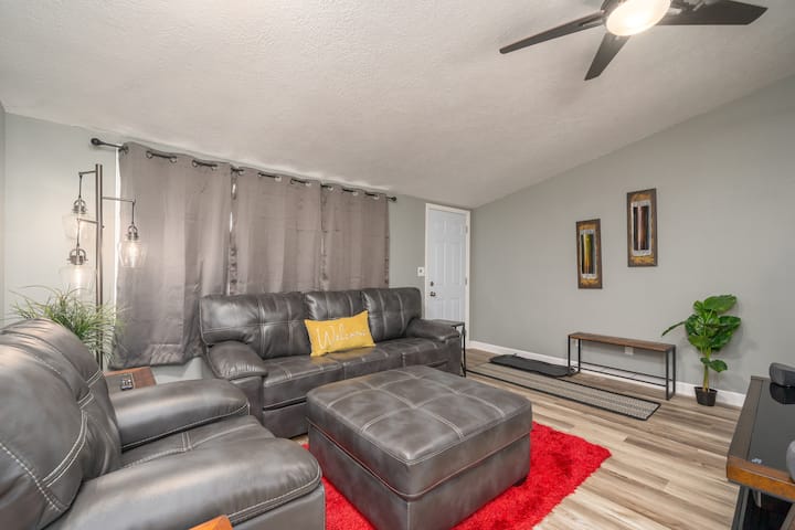 Beautiful Newly Remodeled Near Downtown And Falls - Sioux Falls, SD