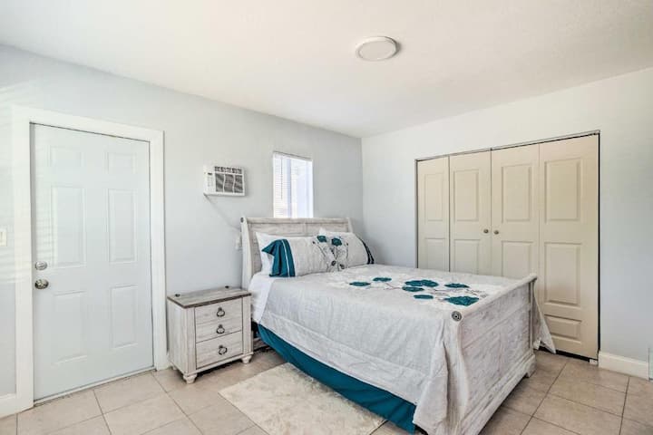 One Bedroom Vacation Unit - Highland Beach, FL