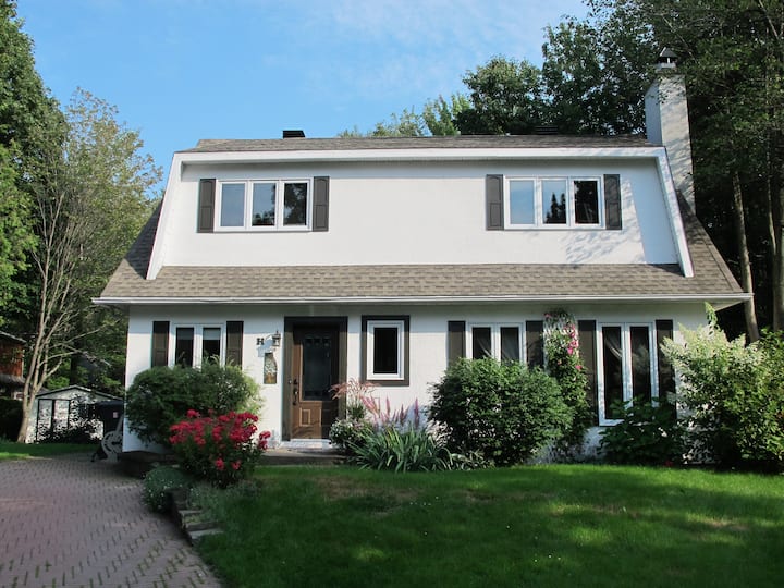 Maison Chaleureuse Avec Grand Terrain. - Quebec City