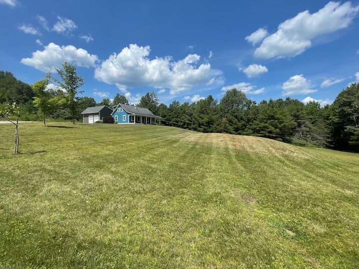 Updated Cabin Near Harvey's Lake - Ricker Pond State Park, Groton