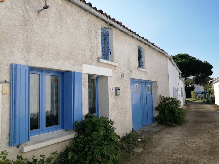 Maison Typique De L'île D'oléron, Plage Vert Bois. - Île d'Oléron