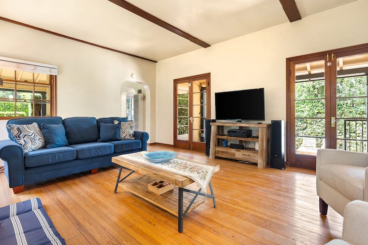 Rustic Bungalow Near Universal Studios - バーバンク, CA