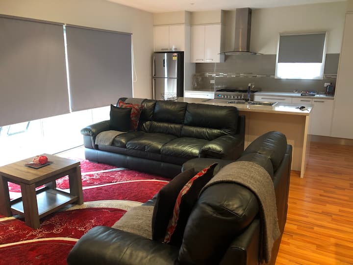 L'barza Stylish 3 Br Central Serviced Apartment - Shepparton