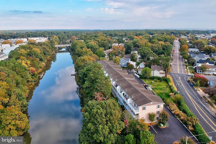 4bd-3.5ba Townhome Overlooking Rehoboth Canal - Rehoboth Beach, DE