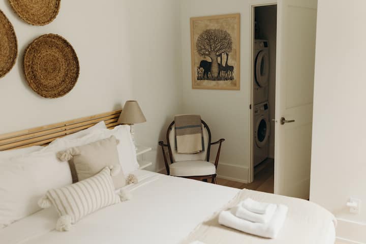 The Landsdale Cottage —Beautiful Downtown Retreat - カナダ ハミルトン