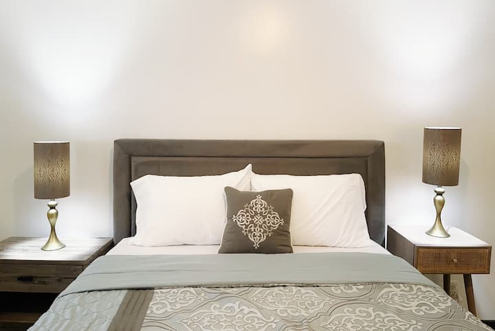 Lovely 2 Bedroom Apartment With Washer/dryer! - Fort Patrick Henry Lake, TN