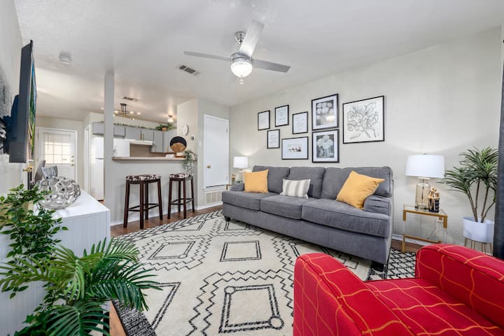Affordable Luxury: Upgrade To A King Bed For Less - Killeen, TX