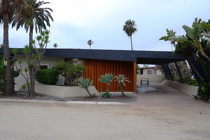 King Bed Studio At One Min. Walk From Ocean - Ensenada