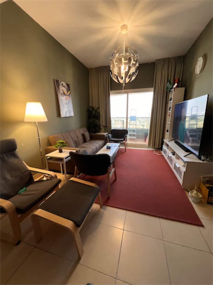 شقة جميلة وواسعة ومواقف متوفرة مجانا - Ajman