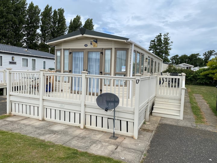 6 Berth Caravan With Decking At Manor Park In Hunstanton Ref 23017h - Norfolk