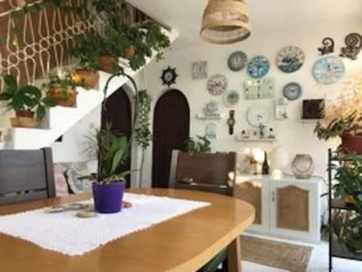 White Boho Guest House Irakli - Obzor