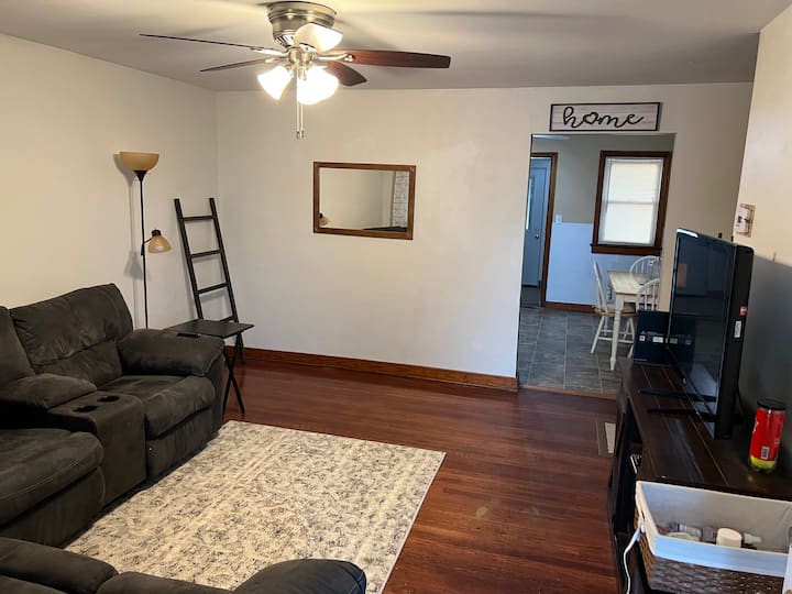 Cheerful 2 Bedroom Home W/ Free Parking And Wi-fi - Fort Lee, VA
