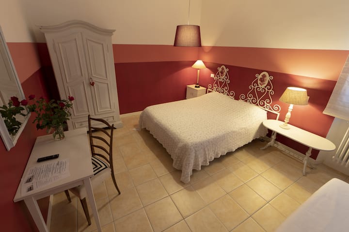 Large Room With Private Bathroom - Livorno