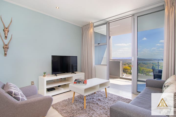 Gorgeous 2 Bedroom Apartment @ The Apex On Smuts - Johannesburg