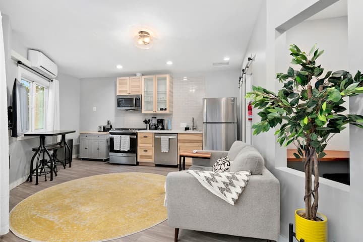 Luxury 1 Bd Newly Remodeled In Fun Walkable Area - Sacramento