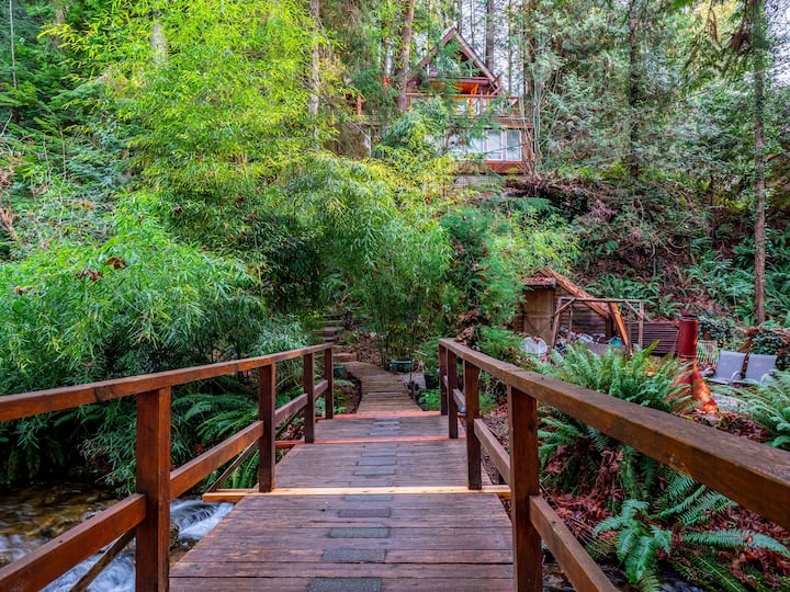 Tuwanek Holiday Rentals & Homes - British Columbia, Canada | Airbnb