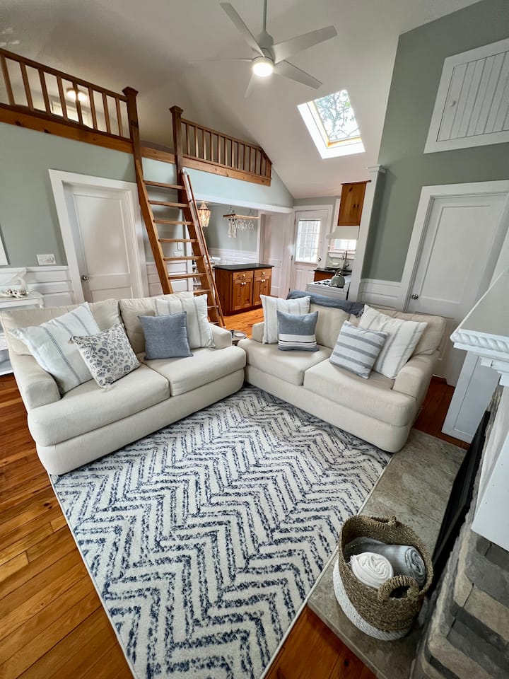 Chatham Beach Cottage 2br + Loft Walk To The Beach - Chatham, MA