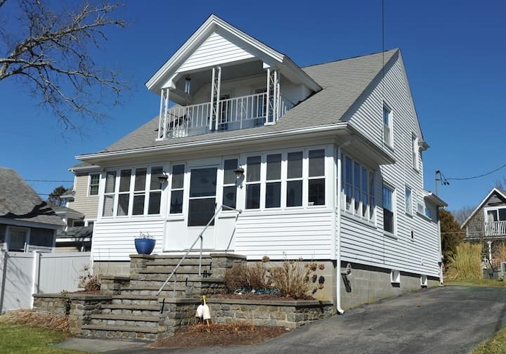 Charming Classic Beachside Cottage In Quaint Onset - Capo Cod, MA