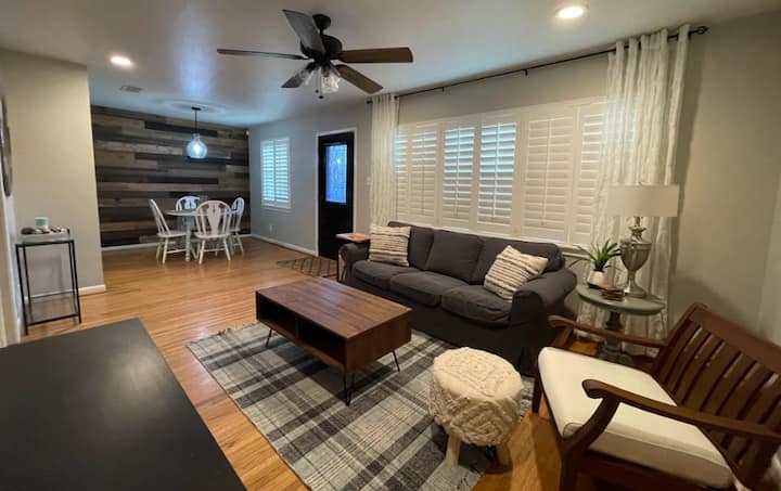 Charming Arlington Home - Arlington, TX