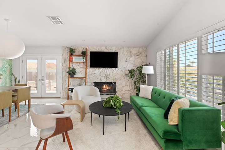 Spacious Modern Home With Pool | 15 Min From Strip - Las Vegas, NV