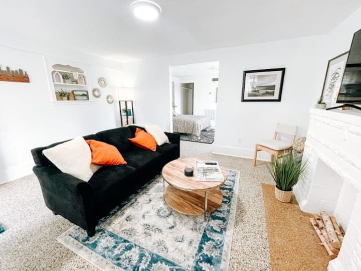 Updated 1920's Apartment Near Downtown 1112 - Tulsa, OK