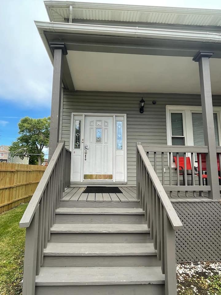 Lovely - 2br 1st Floor Apart. W/ Free St. Parking - Chicago, IL