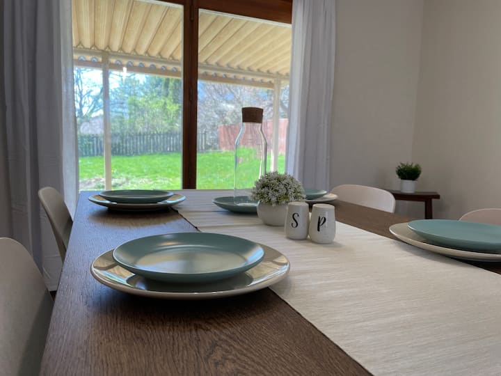 Spacious Home~2 Miles From Iu-safe & Quiet - Bloomington, IN