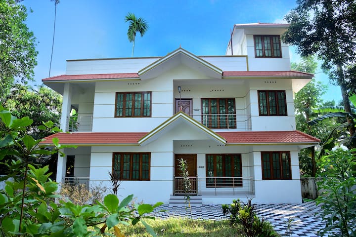 Cheerful 5 Bedroom Residency Near To Varkala Beach - Varkala