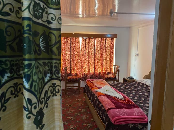 Charming, 8 Bedroom Guest House In Pahalgam, J&k. - Pahalgam