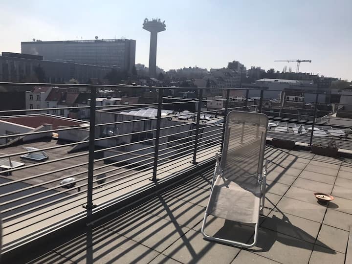 Superbe Appartement Rénové Avec Parking - Brussels