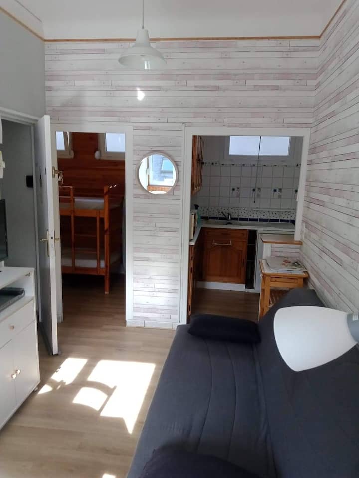 Appartement Plein Centre Face Aux Thermes - La Tour-d'Auvergne