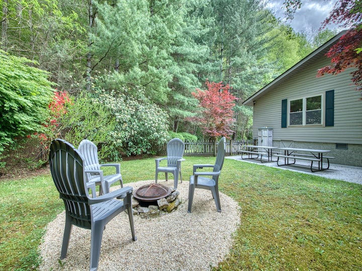 Views, Private, Fp & Firepit, Fenced Yard, Pets - Maggie Valley, NC