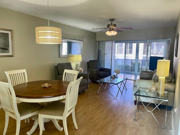 Bright And Sunny Sleeps 2 - Clearwater, FL