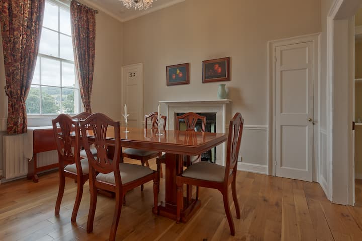 High-class & Central & Spacious Top Floor Home - バース