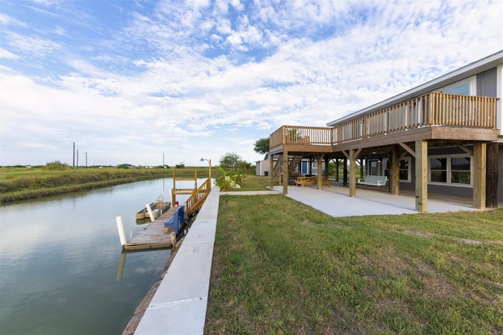 Waterfront Oasis- Perfect For Two Families!!! - Rockport, TX