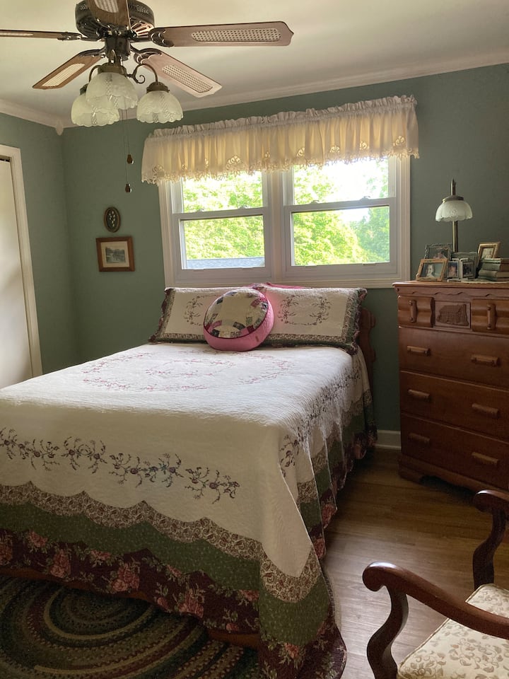 Auntie’s Room (2) - Fennville, MI