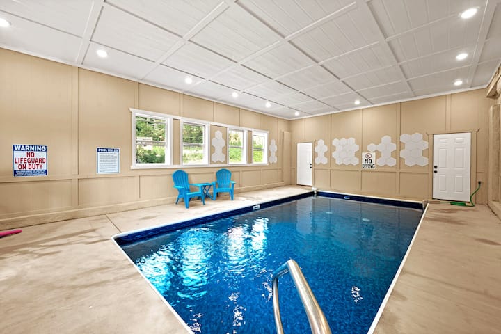 Mountain Grace | Heated Pool, Hot Tub, Sleeps 26 - Gatlinburg, TN