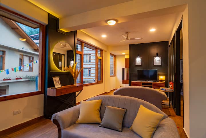 Lonchenpa Attic Suite | 5 Mins Walk From Mall Road - Manali