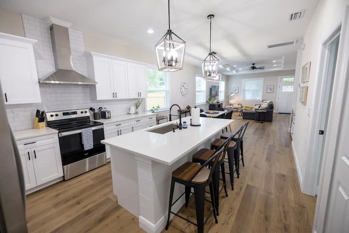 New Build Bungalow Getaway In The Heart Of Tampa - Tampa, FL