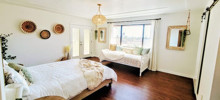 The Sunrise Suite At Desert Spirit Ranch - Yucca Valley, CA