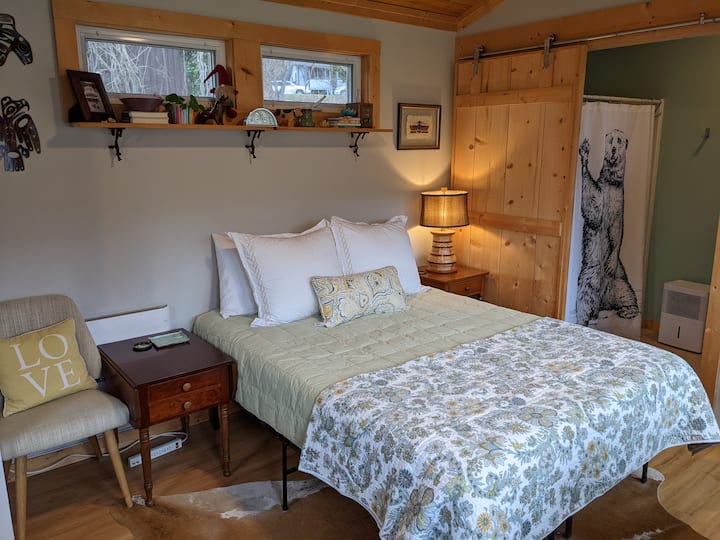 Cheerful 1-bedroom Tiny Home With Mountain Views - Clayton, GA