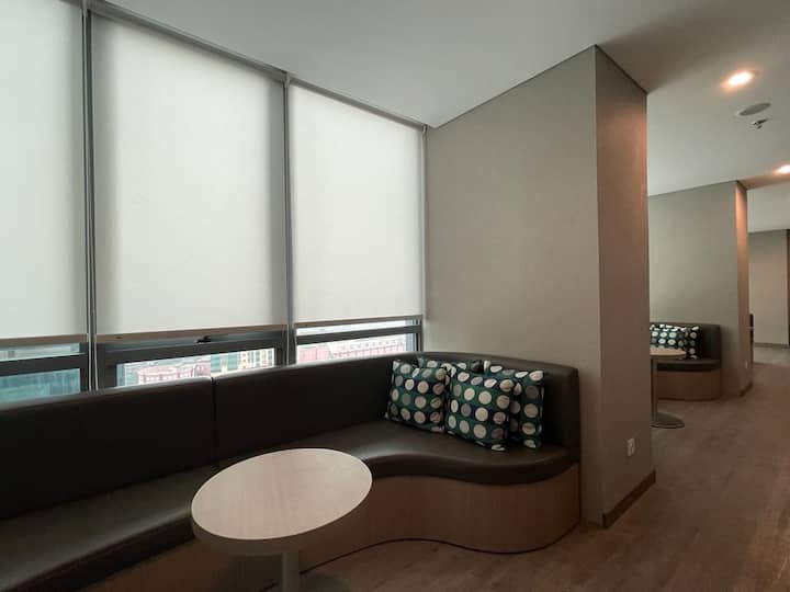 New 3-bedroom Apartment With Pool - Jakarta