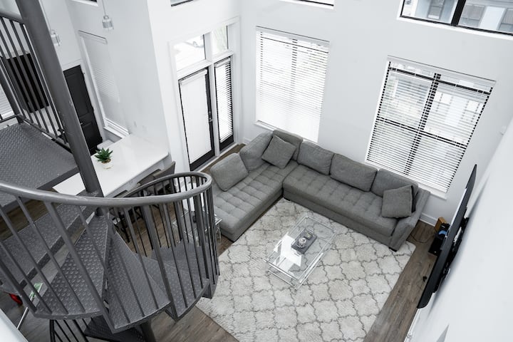 Luxury 3 Bedroom Loft 10 Mins From Buckhead - Sandy Springs, GA