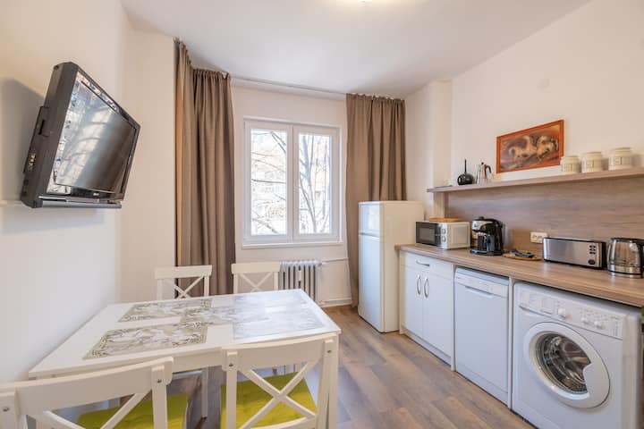 Peaceful Downtown Location - 2 Bedroom Apartment - Bulgarien