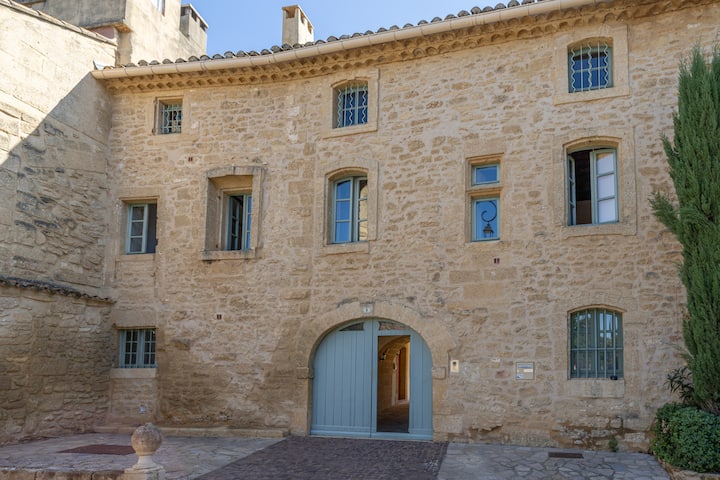 Charmant Studio Indépendant En Rdc, Secteur Uzès. - Collias