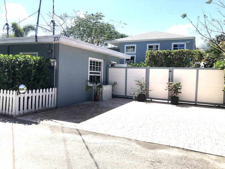 Delray Cottage/ Courtyard/walk To Everything! - Delray Beach, FL